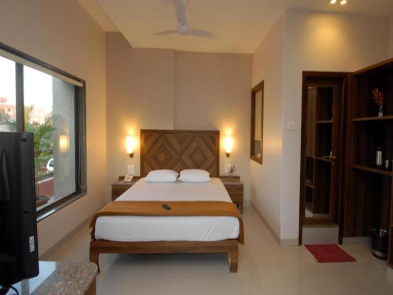HOTEL SAI PALACE BUDGET | ⋆⋆ | SHIRDI, INDIA | SEASON DEALS FROM $33